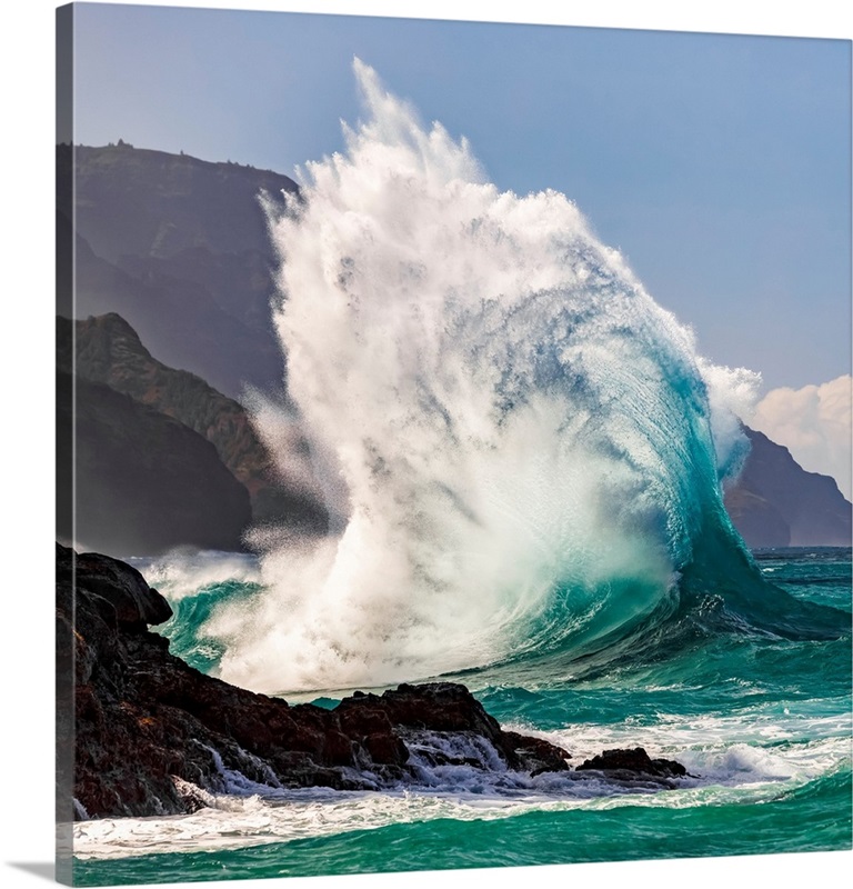 Large Ocean Wave Crashes Into Rock Along The Na Pali Coast, Kauai ...