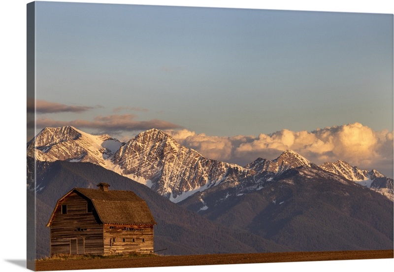 Old Wooden Barn With Mission Mountains Near Pablo, Montana, USA | Great ...