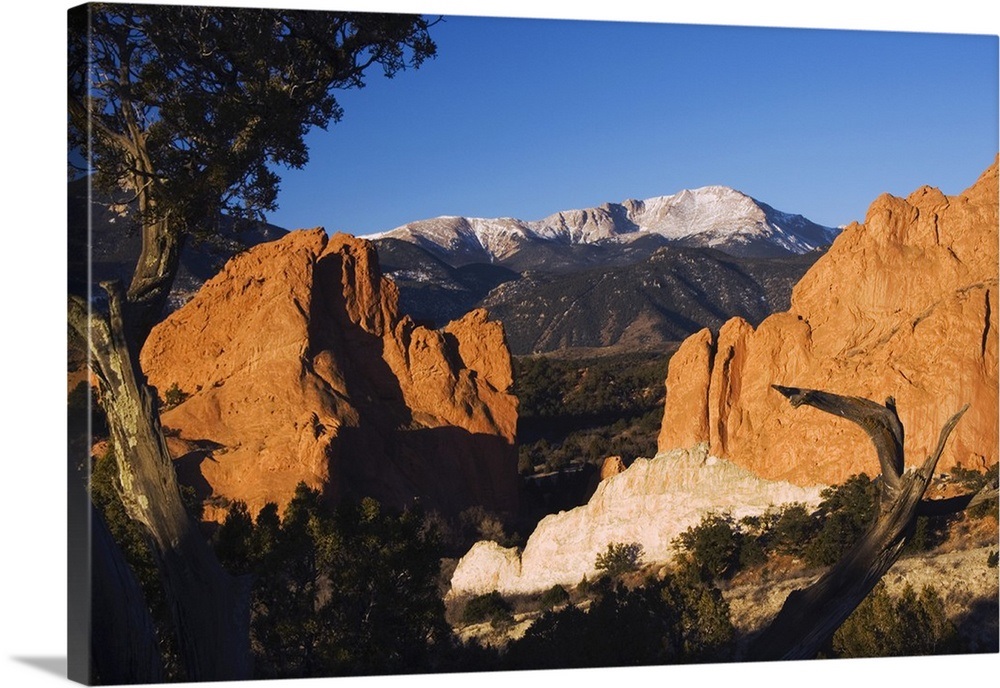 Pikes Peak at Sunrise, Garden of The Gods National Landmark, Colorado ...