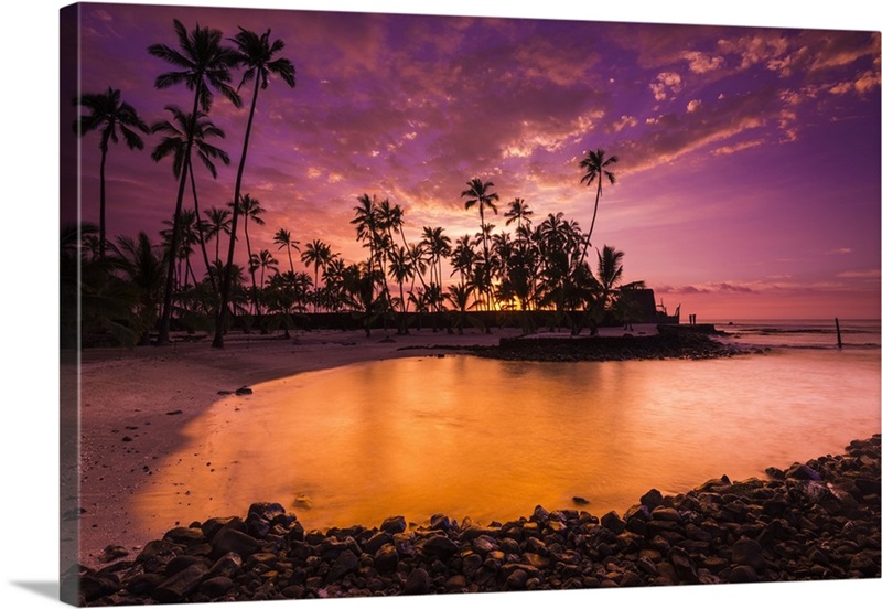 Sunset over Pu'uhonua O Honaunau National Historic Park, Kona Coast ...