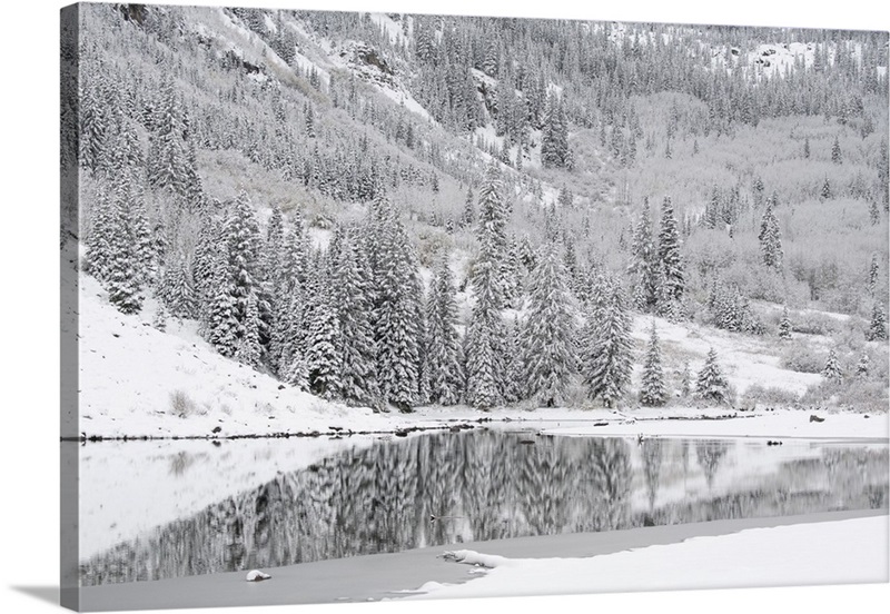 USA, Colorado, Maroon Bells State Park, Autumn Snowfall On Mountain And ...