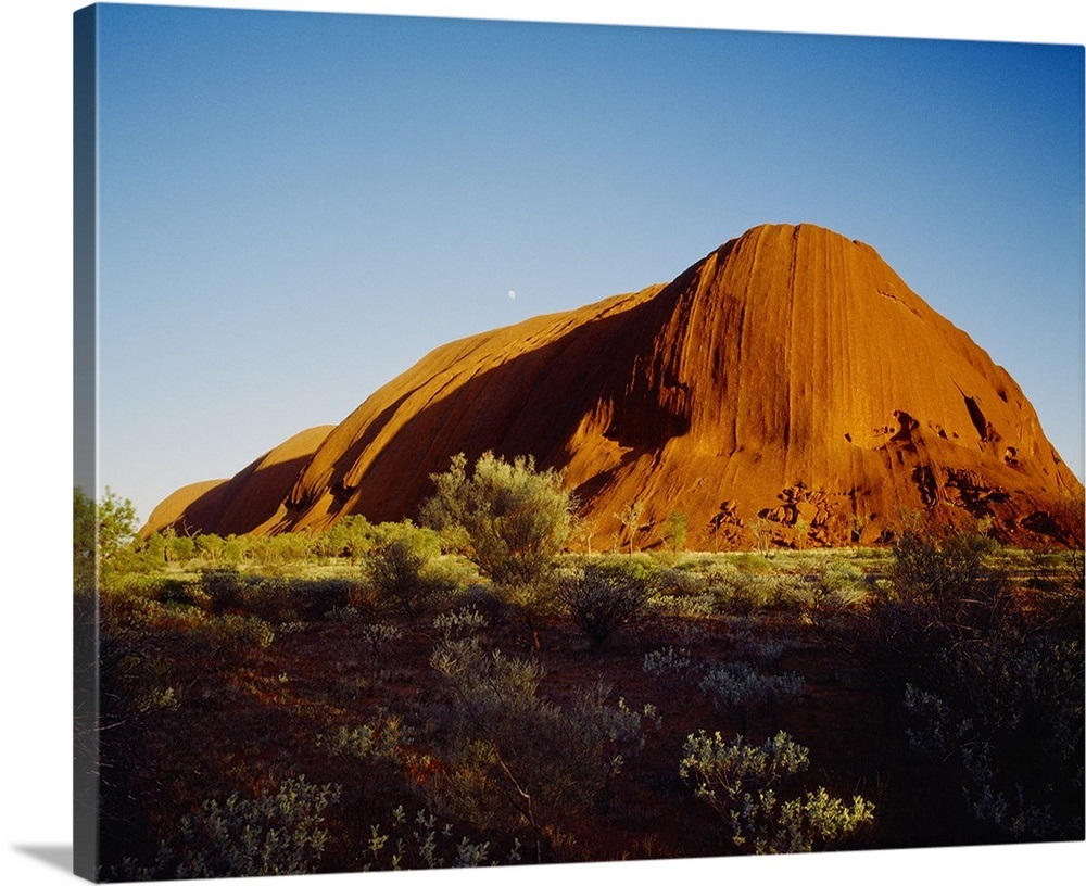 Australia, Northern Territory, Ayers Rock (Uluru), the largest monolith ...