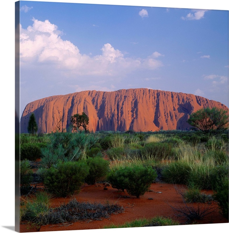 Australia, Northern Territory, Ayers Rock (Uluru), the largest monolith ...