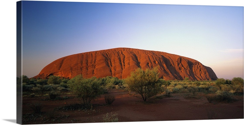 Australia, Northern Territory, Ayers Rock (Uluru), the largest monolith ...