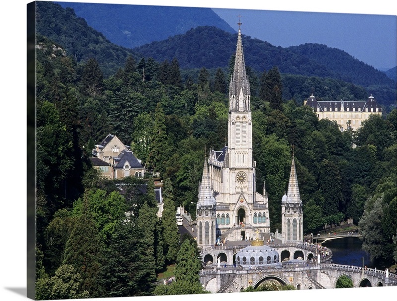 France, Midi-Pyrenees, Hautes-Pyrenees, Lourdes, The basilica and ...