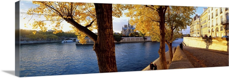 France, Paris, View of Senna river from Ile Saint Louis towards Notre ...