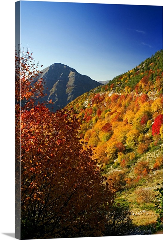 Italy, Umbria, Monti Sibillini National Park, Fall landscape | Great ...