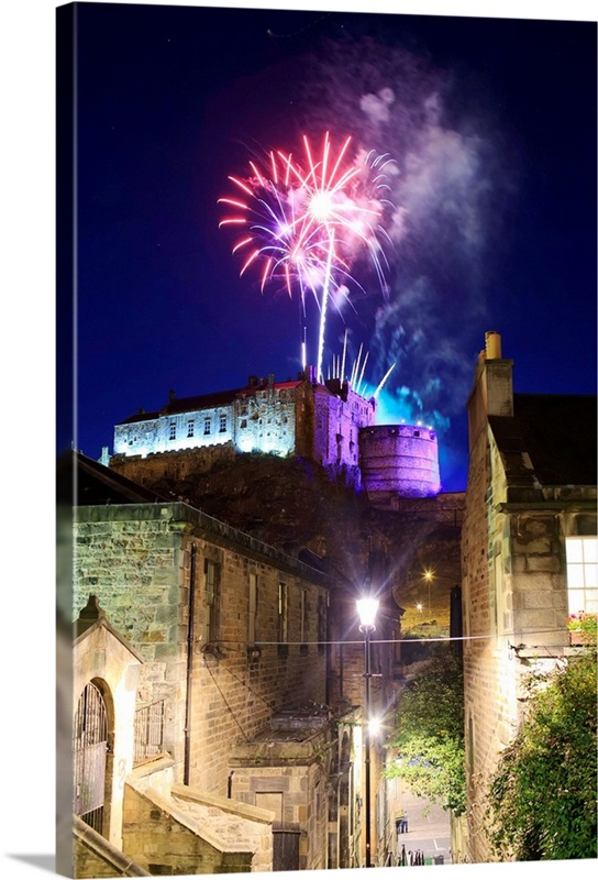 UK, Scotland, Edinburgh, Fireworks at the castle for the Royal Tattoo ...