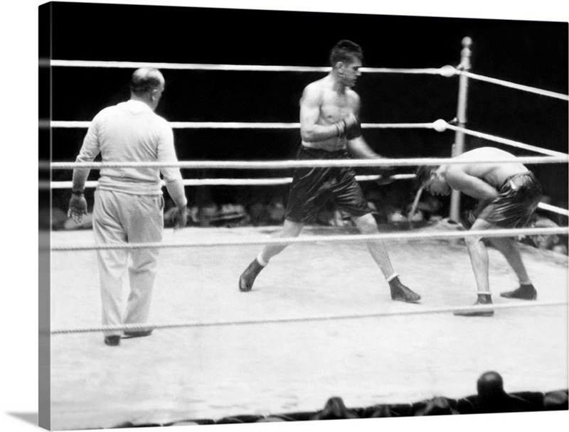 Jack Dempsey's famous crouching attack in the fourth round against Gene ...