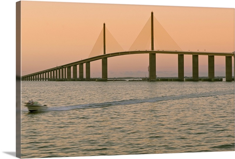 A view of the Sunshine Skyway bridge spanning the Tampa bay. | Great ...