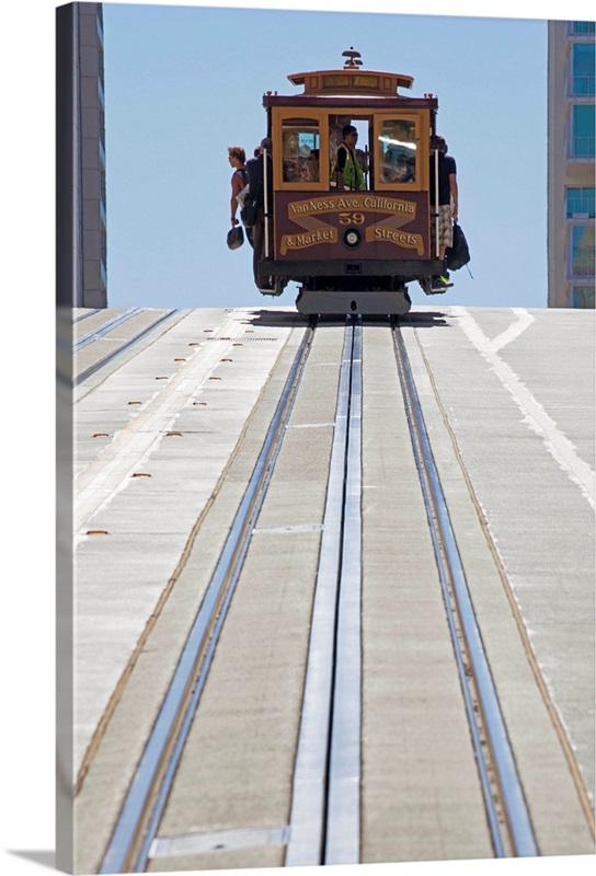 Cable car crossing California Street in San Francisco, California ...