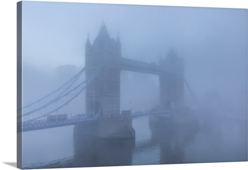 England, London, River Thames And Tower Bridge In The Early Morning ...