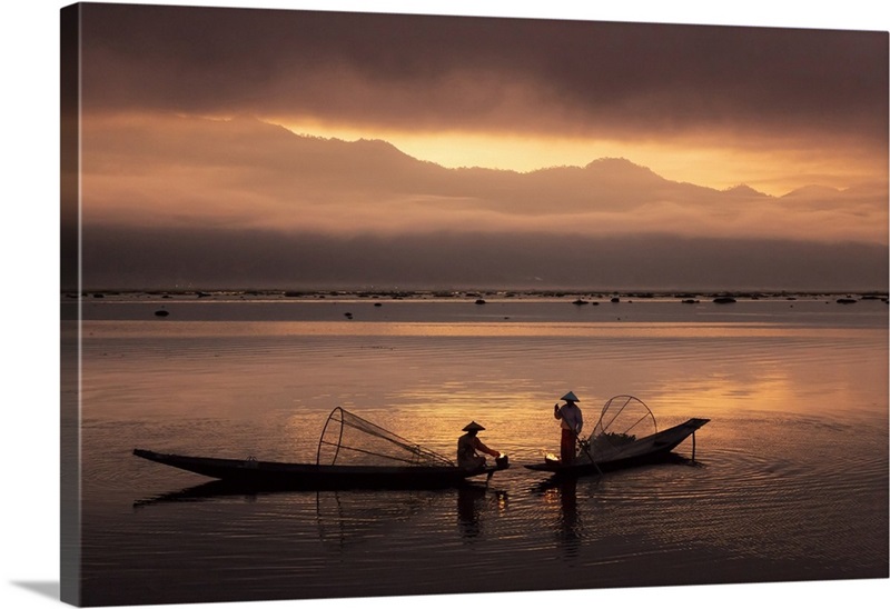 Intha Leg Rowing Fisherman At Sunrise, Inle Lake, Shan State, Myanmar ...
