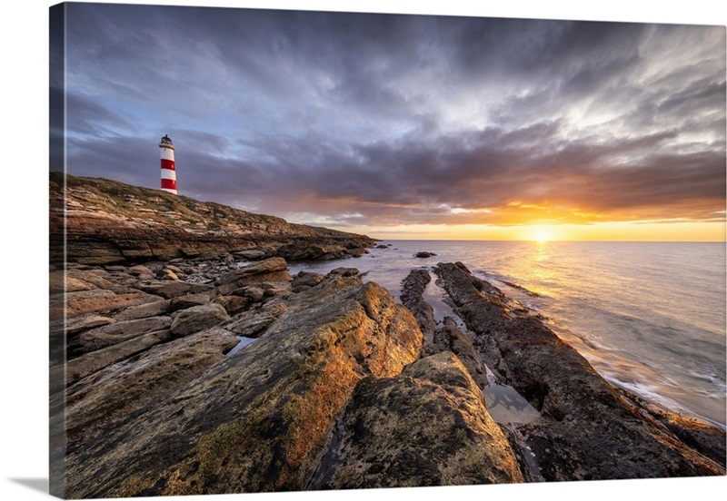 Tarbat Ness Lighthouse At Sunrise, Moray Firth, Portmahomack, Highland ...