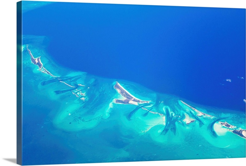 Small islands in the Bahamas Islands/Turks and Caicos chain in the ...