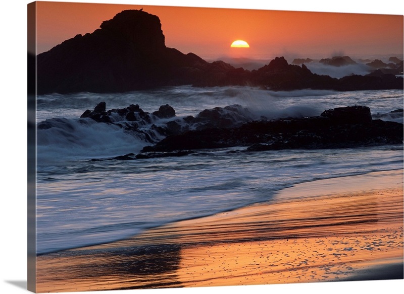 Crashing surf on rocks at sunset, Point Piedras Blancas, California ...