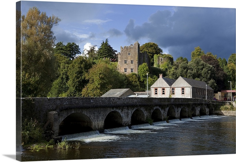 15 arch Bridge over the River Suir and 12th Century Castle | Great Big ...
