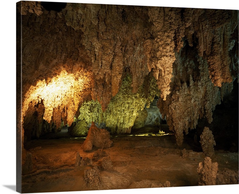 Calcite formations in cave interior, Carlsbad Caverns National Park ...