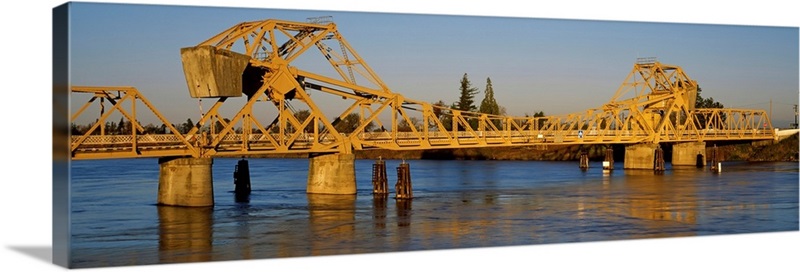 Drawbridge across a river, The Sacramento San Joaquin River Delta ...