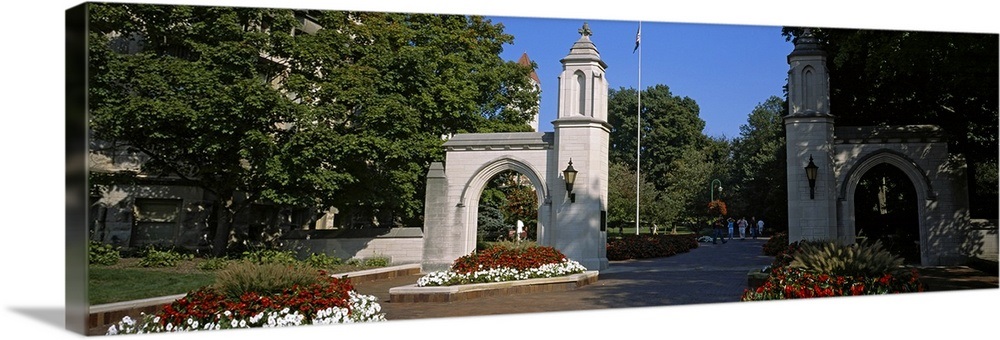 Entrance gate of a university, Sample Gates, Indiana University ...