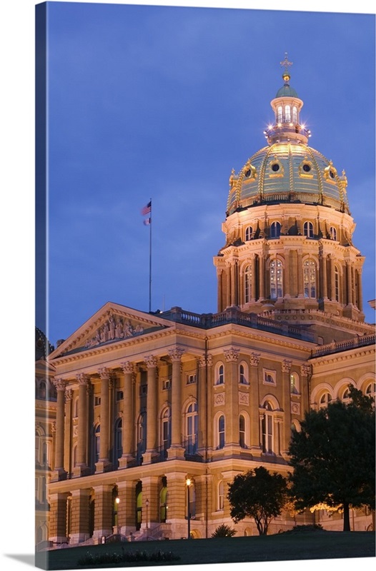 Government building lit up at dusk, Iowa State Capitol, Des Moines ...