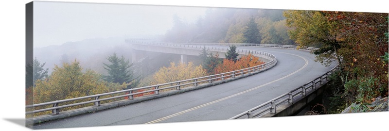 North Carolina, Blue Ridge Parkway, Linn Cove Viaduct, Highway crossing ...