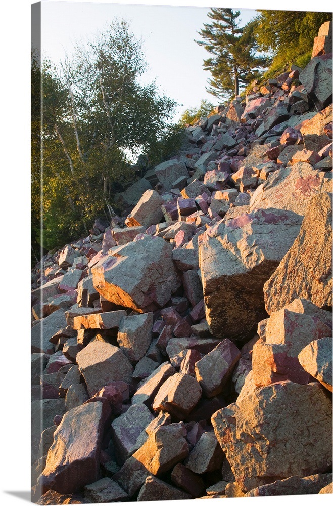 Quartzite rock boulders on hillside, Devils Lake State Park, Baraboo ...