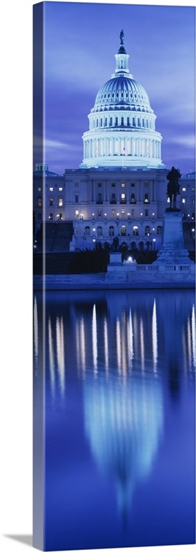 Reflection of a government building on water, Capitol Building ...