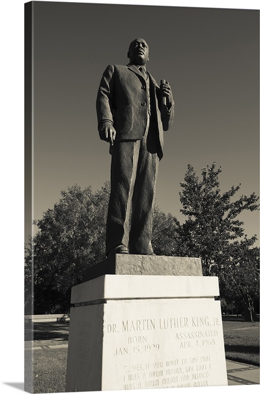 Statue of Martin Luther King Jr in a park, Kelly Ingram Park ...