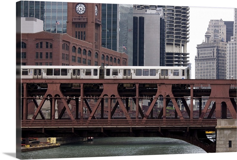 An El train on the elevated train system, Chicago, Illinois, USA ...