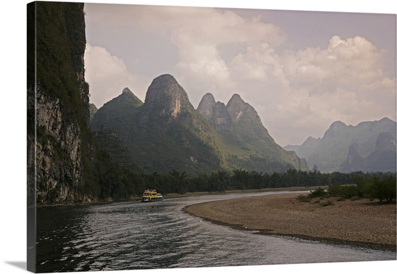Cruise boat on Li River between Guilin and Yangshuo, Guangxi Province ...