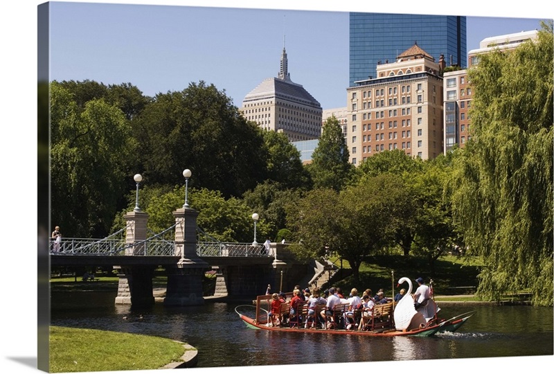 Lagoon Bridge and Swan Boat in the Public Garden, Boston, Massachusetts ...