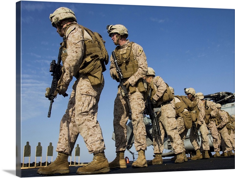 U.S. Marines pivot into position during a live-fire exercise | Great ...