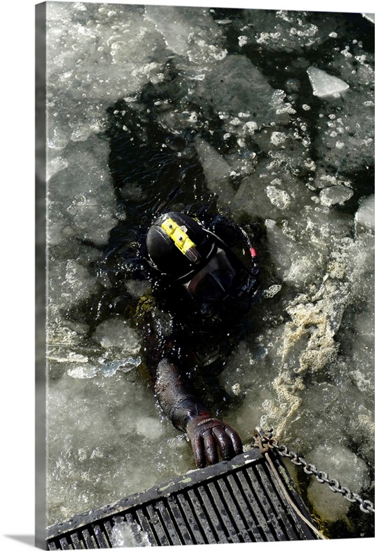 US Navy Diver swims back to the dive training boat after completing a ...