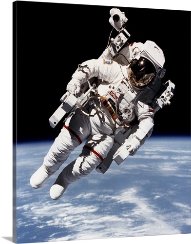 Bruce McCandless floating free from spacecraft in orbit, 1984 | Great ...